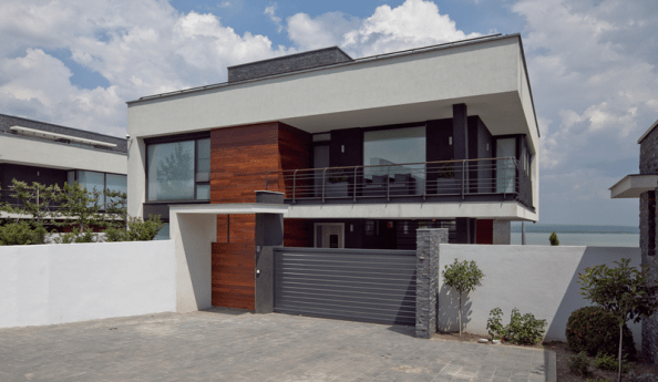 Locuinta moderna cu piscina | Cartierul rezidential Brates Lake Galati ...